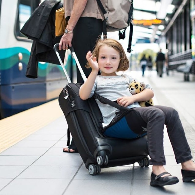Lugabug｜小さなお子様連れ旅行で活躍する折りたたみスーツケース用チェア「ラガバッグ」 - ガジェットの購入なら海外通販のRAKUNEW ...