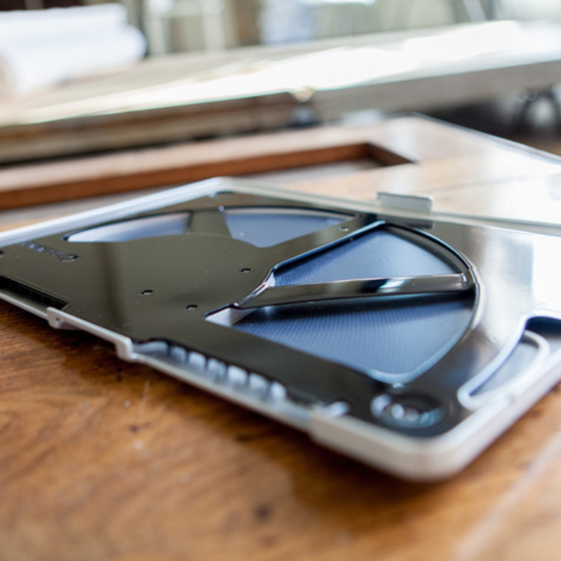 TILT Stealth｜MacBook Pro用ラジエーター - ガジェットの購入なら海外通販のRAKUNEW(ラクニュー)